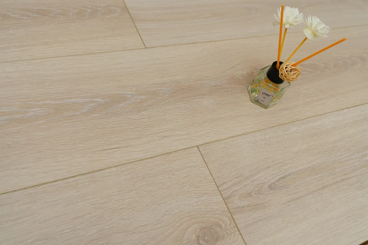 Sahara Light Oak 8mm | Floor Depot